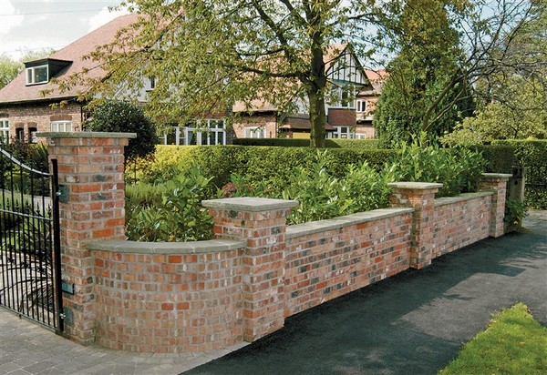 Brilliant DIY Garden Decor Ideas With Old Bricks To Save Your Money