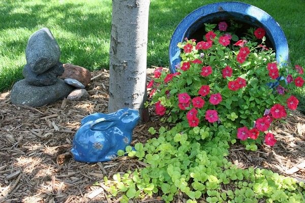 15 Wonderful DIY Spilling Flower Pot Will Spill Joy Into Your Garden