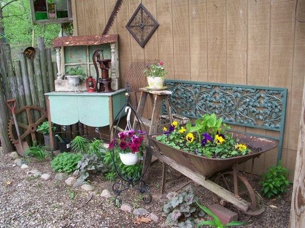 15 Vintage Garden Decor Ideas That Will Make Your Garden Look Fabulous