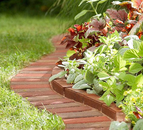 Smart Tips On How To Make Brick Edging In Your Yard