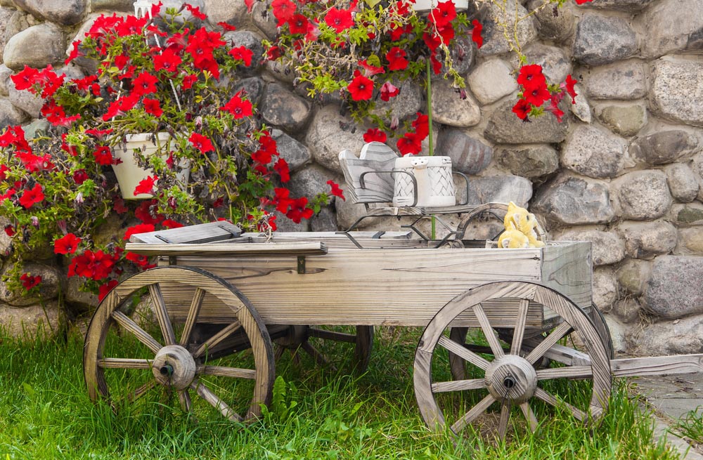 14 Rustic Garden Wagon Ideas For A Country Garden