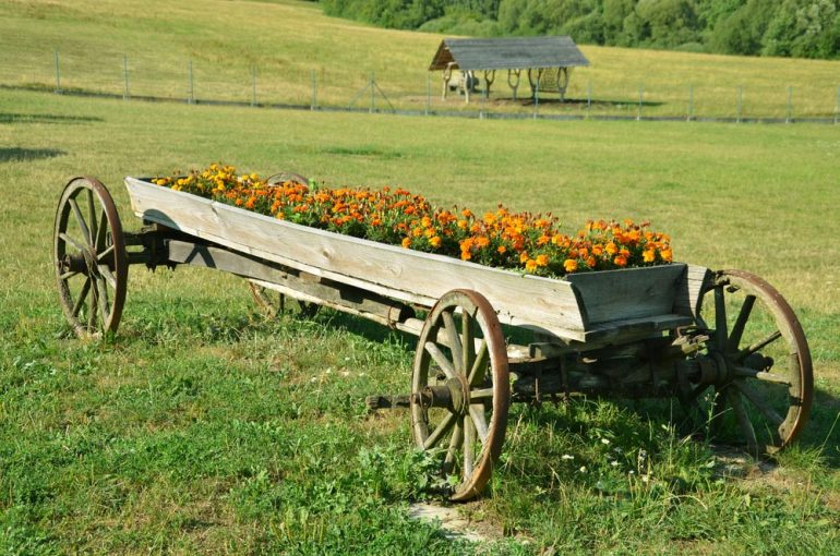 14 Rustic Garden Wagon Ideas For A Country Garden