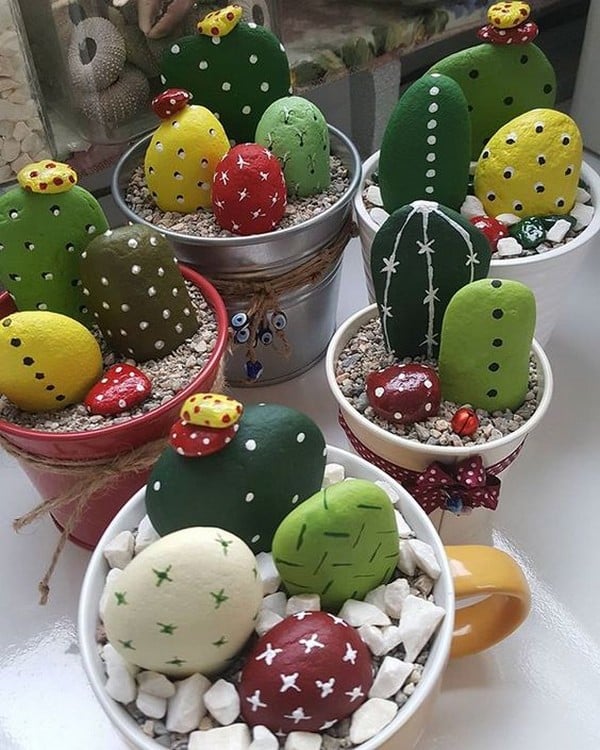 15 Lovely DIY Ideas To Spice Up Garden with Pebbles Art