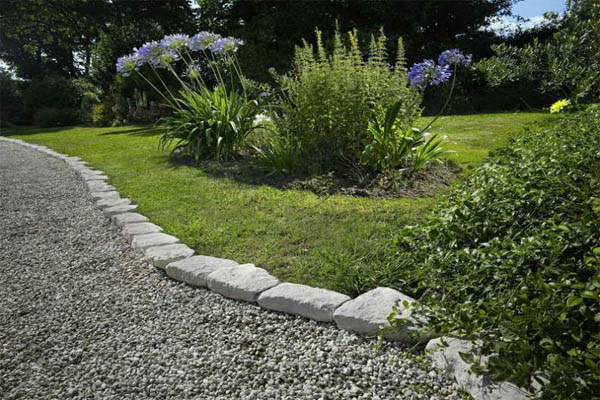 15 Wonderful Garden Edging Ideas With Pebbles And Stones