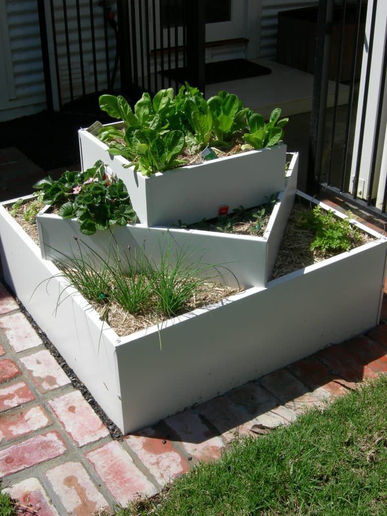 10 Creative Tiered Planter Ideas to Elevate Your Garden Design