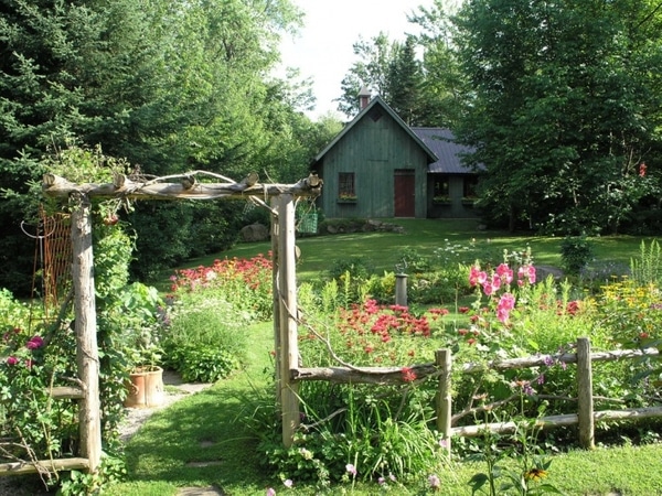 18 Gorgeous Rustic Garden Ideas To Inspire You